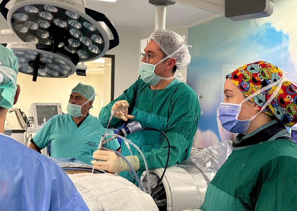 Doç. Dr. Melih ÜÇER | Beyin, Sinir ve Omurga Cerrahisi